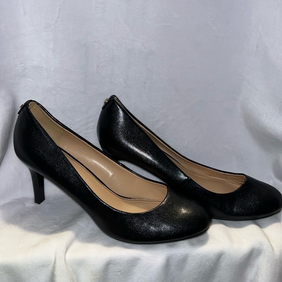 Tommy Hilfiger | Shoes | Tommy Hilfiger Classic Black Heals Size 75 ...